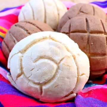 Conchas (Mexican Sweet Bread) + VIDEO - Mamá Maggie's Kitchen