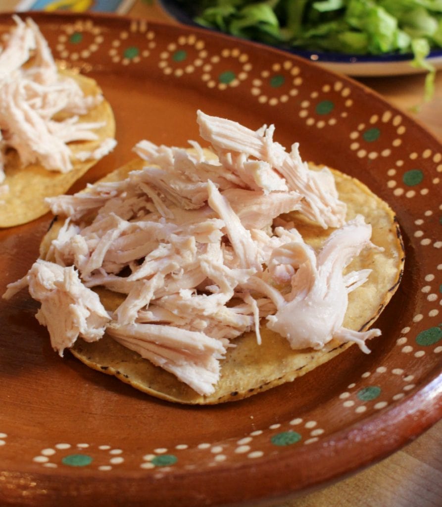 Tostadas de Pollo (Chicken Tostadas) + VIDEO