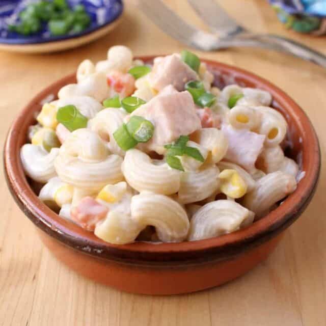 Ensalada de Coditos + VIDEO | Mamá Maggie's Kitchen