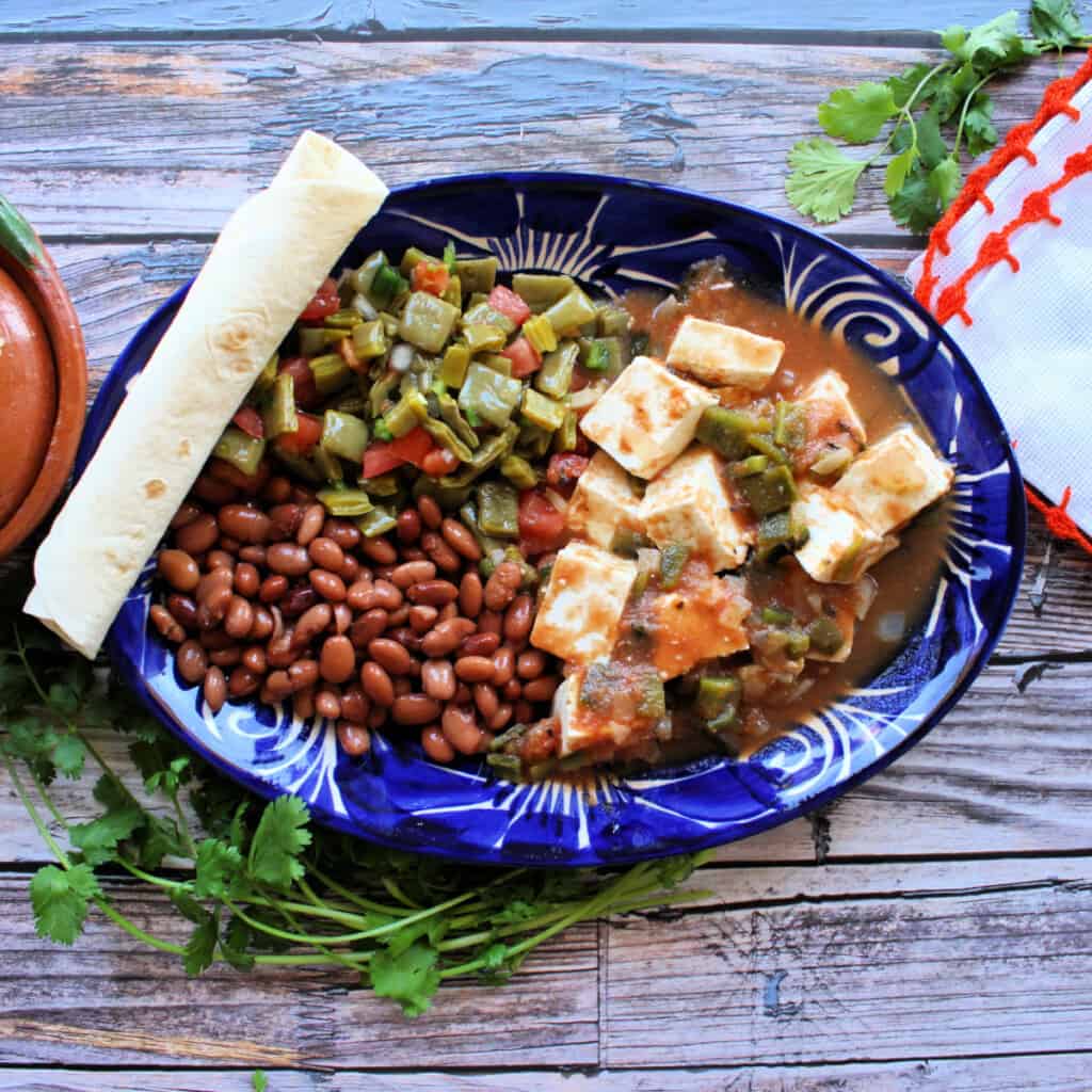 Queso con Chile - Mamá Maggie's Kitchen