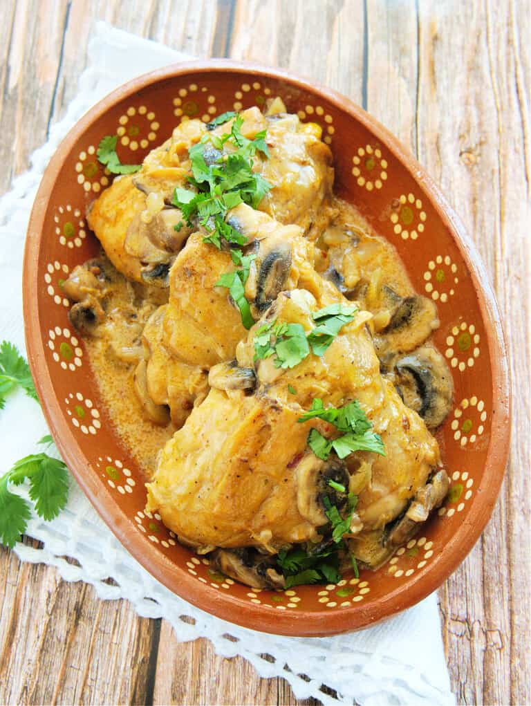 Pollo en Crema (Creamy Chicken) - Mamá Maggie's Kitchen