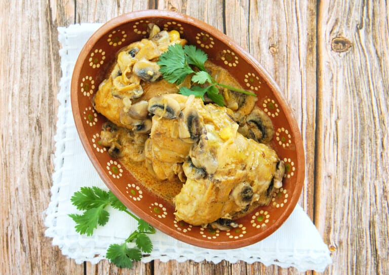 Pollo en Crema (Creamy Chicken) - Mamá Maggie's Kitchen