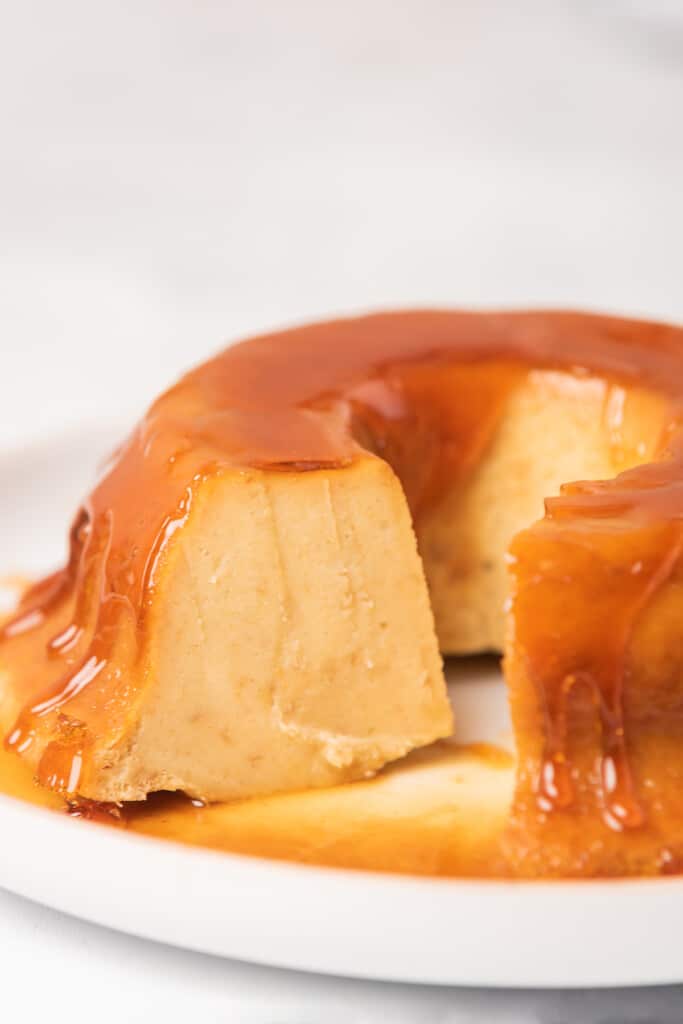 Flan de Queso (Cream Cheese Flan) - Mamá Maggie's Kitchen