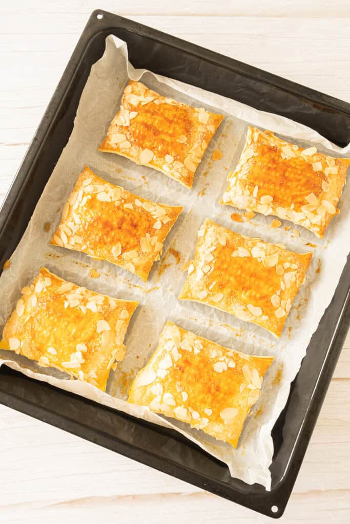 Strawberry Cream Cheese Pastry - Mamá Maggie's Kitchen