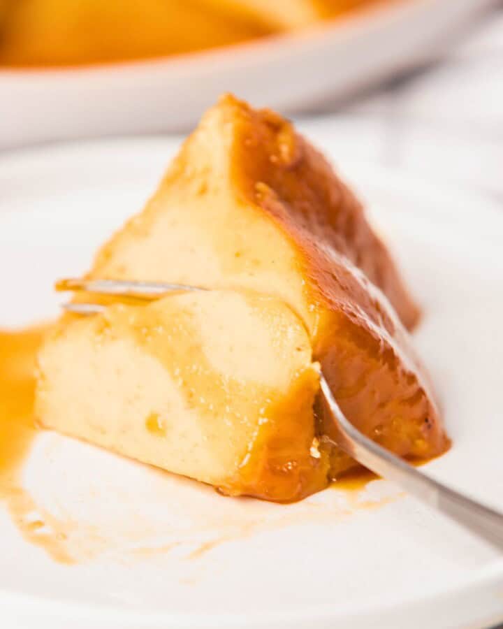 Flan de Queso (Cream Cheese Flan) - Mamá Maggie's Kitchen