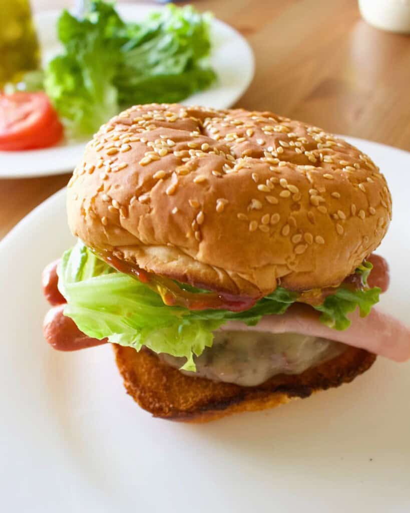 Mexican Burger - Mamá Maggie's Kitchen