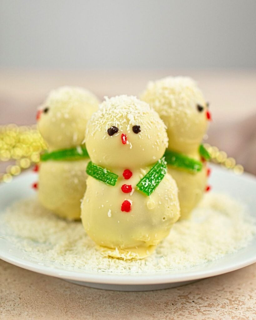Snowman Truffles - Mamá Maggie's Kitchen
